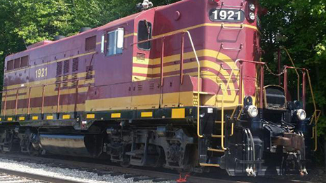 EMD GP9 Locomotive - Number 1921 | HyRail Trucks