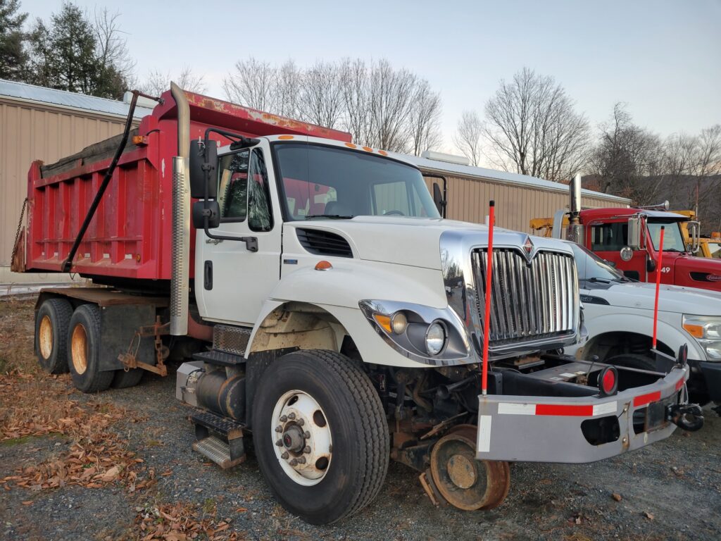 2011 INTERNATIONAL 7500 RAILROAD SWIVEL DUMP TRUCK WITH HYRAIL GEAR ...